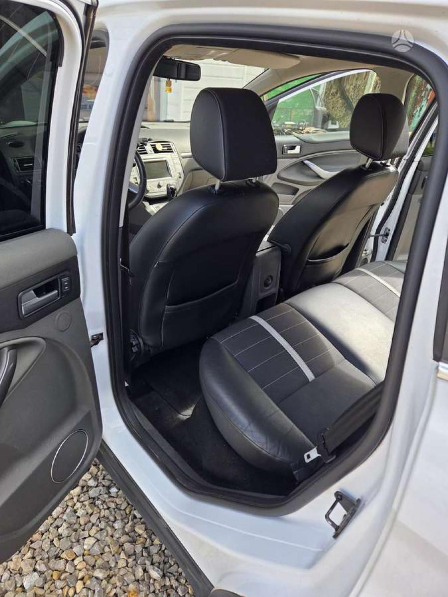 White Ford Kuga 2011 in Mazeikiai, with an engine capacity of 2.00 L and mileage of 294 thousand km for 5100 €, photo 15 on AUTOMOTO.COM.LV