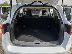 White Ford Kuga 2011 in Mazeikiai, with an engine capacity of 2.00 L and mileage of 294 thousand km for 5100 €, photo 16 on AUTOMOTO.COM.LV
