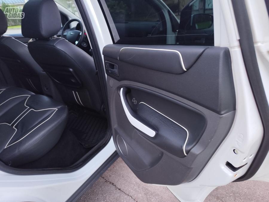 White Ford Kuga 2011 in Mazeikiai, with an engine capacity of 2.00 L and mileage of 246 thousand km for 5600 €, photo 27 on AUTOMOTO.COM.LV