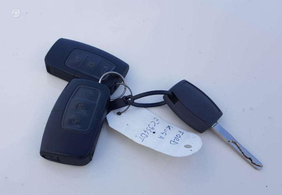White Ford Kuga 2011 in Siauliai, with an engine capacity of 2.00 L and mileage of 205 thousand km for 4700 €, photo 16 on AUTOMOTO.COM.LV