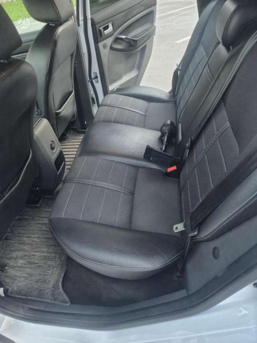 White Ford Kuga 2012 in Joniskis, with an engine capacity of 2.00 L and mileage of 229 thousand km for 7200 €, photo 5 on AUTOMOTO.COM.LV