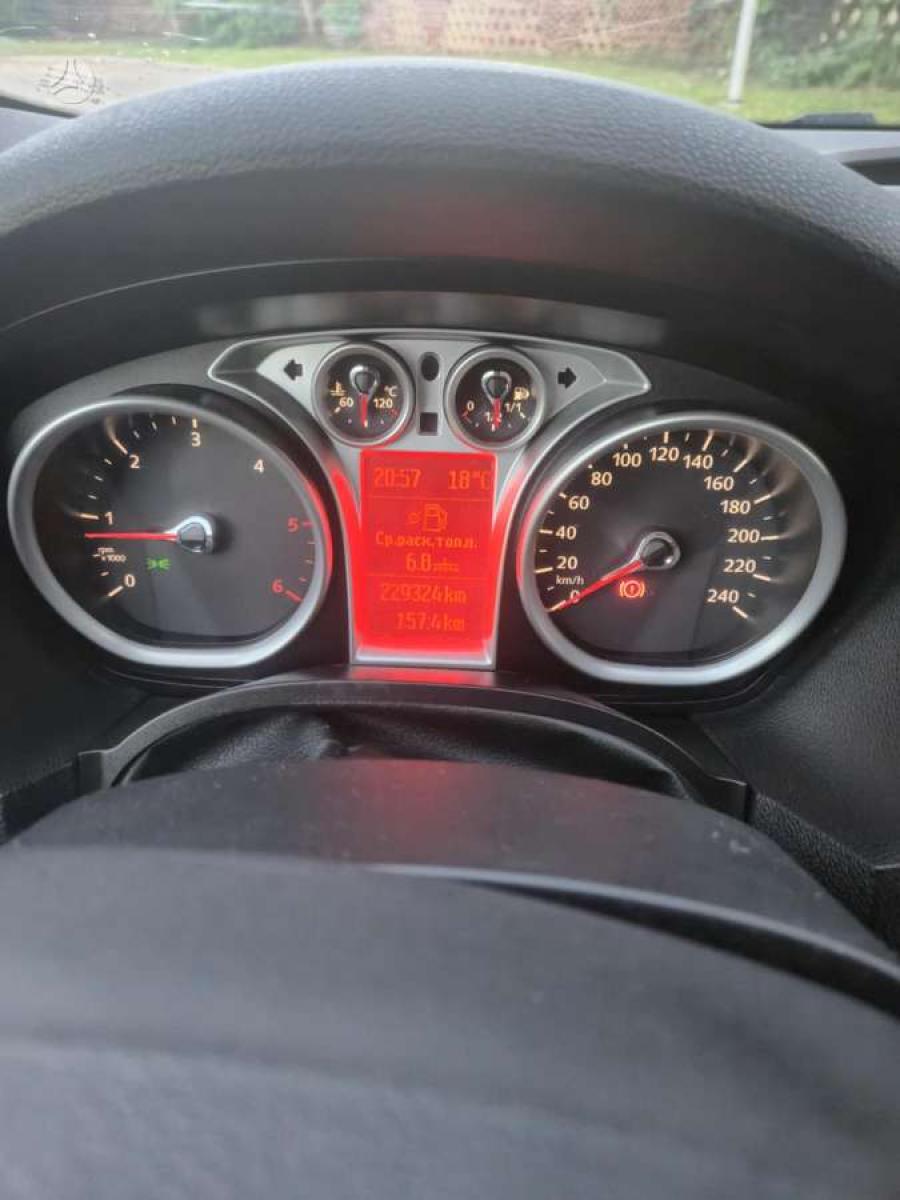 White Ford Kuga 2012 in Joniskis, with an engine capacity of 2.00 L and mileage of 229 thousand km for 7200 €, photo 10 on AUTOMOTO.COM.LV