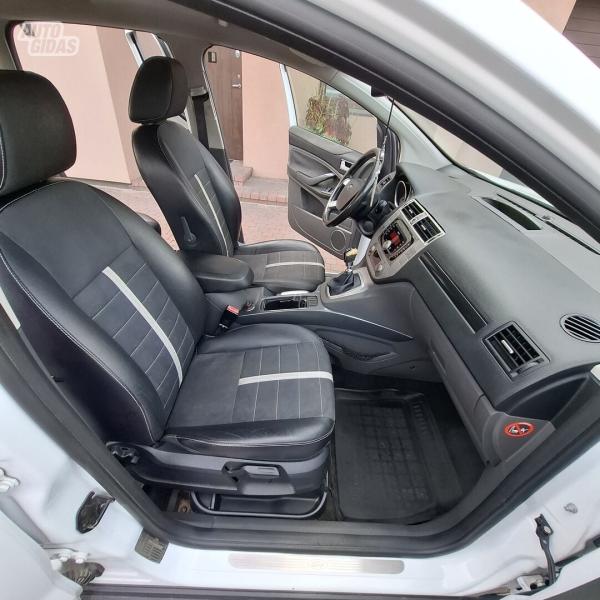 White Ford Kuga 2012 in Siauliai, with an engine capacity of 2.00 L and mileage of 291 thousand km for 4800 €, photo 9 on AUTOMOTO.COM.LV