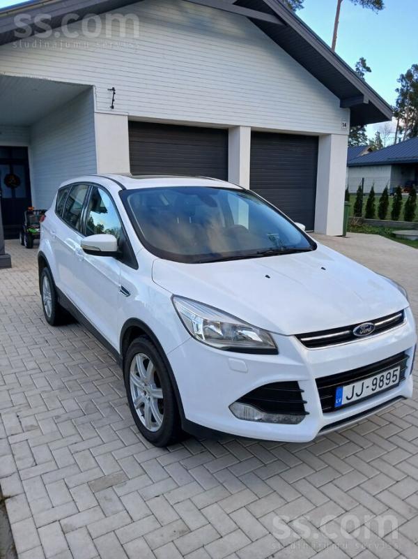 White Ford Kuga 2013 in Riga, with an engine capacity of 2.00 L and mileage of 195 thousand km for 7500 €, photo 3 on AUTOMOTO.COM.LV