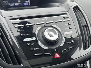 White Ford Kuga 2013 in Taurage, with an engine capacity of 2.00 L and mileage of 216 thousand km for 7500 €, photo 20 on AUTOMOTO.COM.LV