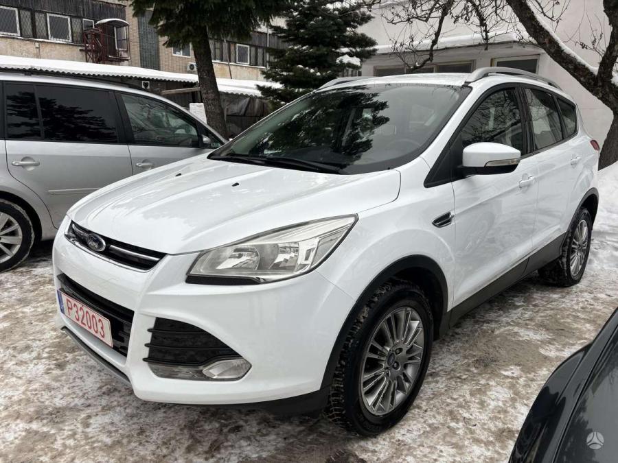 White Ford Kuga 2013 in Kaunas, with an engine capacity of 2.00 L and mileage of 174 thousand km for 7750 €, photo 1 on AUTOMOTO.COM.LV