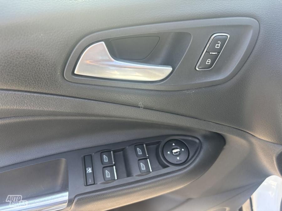 Balts Ford Kuga 2013 Kauņa, ar dzinēja tilpumu 2.00 L un nobraukumu 174 tūkst. km par 6950 €, foto 19 vietnē AUTOMOTO.COM.LV