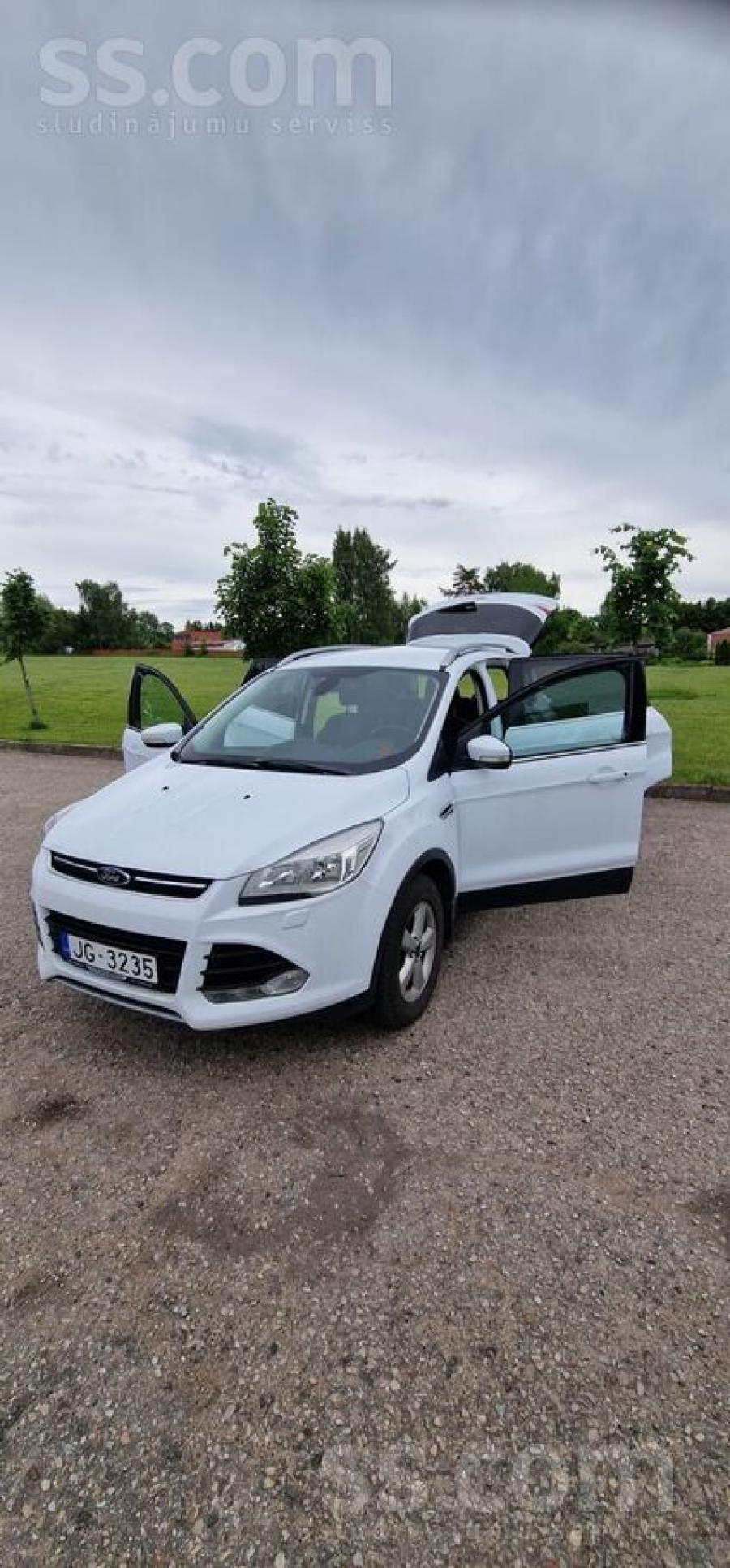 White Ford Kuga 2013 in Cesis, with an engine capacity of 2.00 L and mileage of 255 thousand km for 6500 €, photo 1 on AUTOMOTO.COM.LV