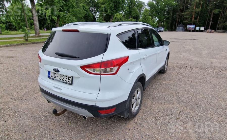 White Ford Kuga 2013 in Cesis, with an engine capacity of 2.00 L and mileage of 255 thousand km for 6500 €, photo 4 on AUTOMOTO.COM.LV