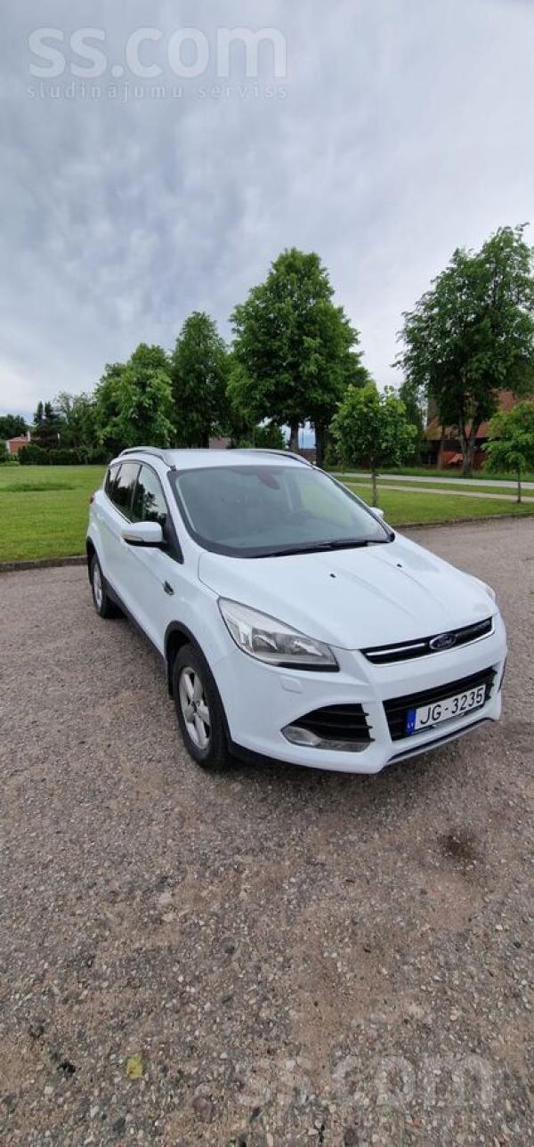 White Ford Kuga 2013 in Cesis, with an engine capacity of 2.00 L and mileage of 255 thousand km for 6500 €, photo 5 on AUTOMOTO.COM.LV