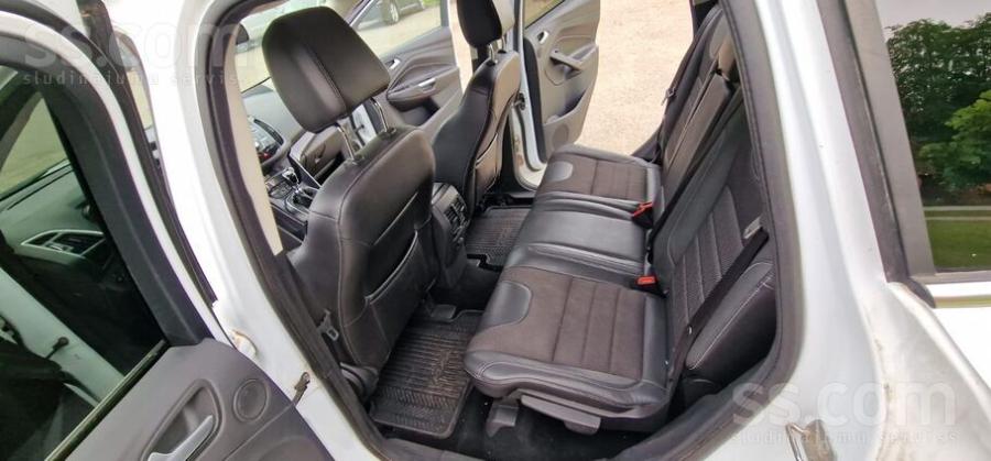 White Ford Kuga 2013 in Cesis, with an engine capacity of 2.00 L and mileage of 255 thousand km for 6500 €, photo 12 on AUTOMOTO.COM.LV