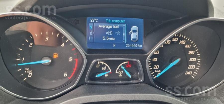 White Ford Kuga 2013 in Cesis, with an engine capacity of 2.00 L and mileage of 255 thousand km for 6500 €, photo 17 on AUTOMOTO.COM.LV