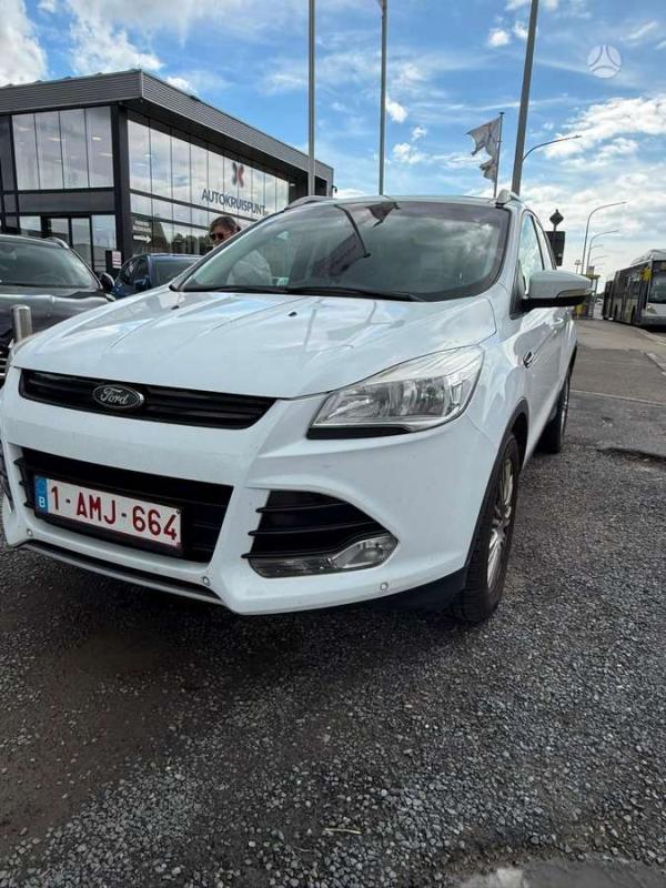 White Ford Kuga 2013 in Siauliai, with an engine capacity of 2.00 L and mileage of 210 thousand km for 5950 €, photo 2 on AUTOMOTO.COM.LV