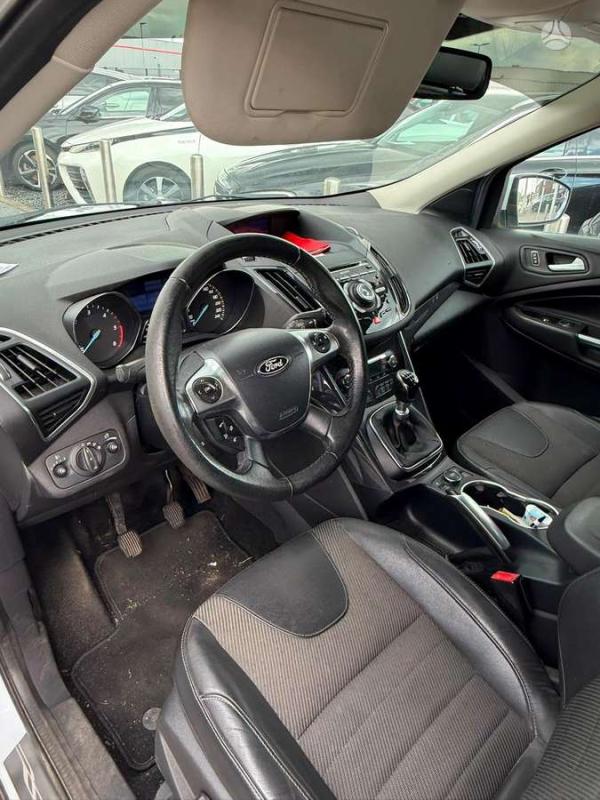White Ford Kuga 2013 in Siauliai, with an engine capacity of 2.00 L and mileage of 210 thousand km for 5950 €, photo 4 on AUTOMOTO.COM.LV