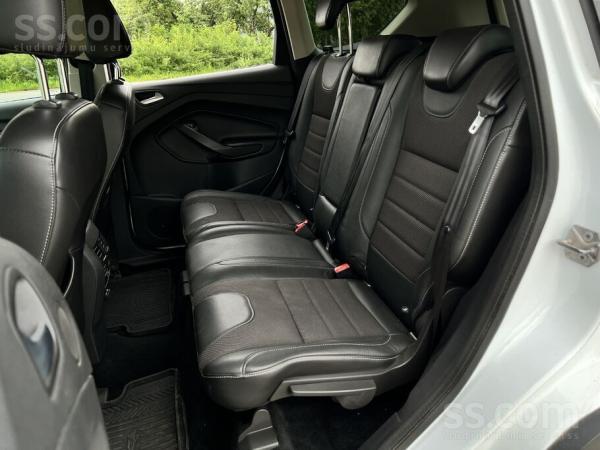 White Ford Kuga 2013 in Cesis, with an engine capacity of 2.00 L and mileage of 255 thousand km for 6500 €, photo 9 on AUTOMOTO.COM.LV