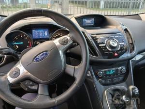 White Ford Kuga 2013 in Riga, with an engine capacity of 2.00 L and mileage of 196 thousand km for 5450 €, photo 4 on AUTOMOTO.COM.LV