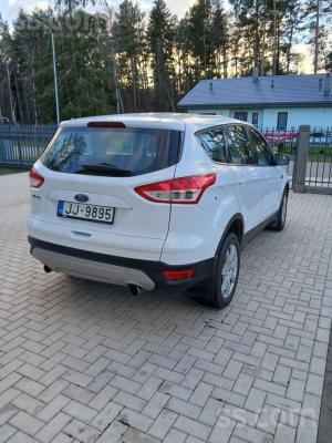 White Ford Kuga 2013 in Riga, with an engine capacity of 2.00 L and mileage of 196 thousand km for 5450 €, photo 5 on AUTOMOTO.COM.LV