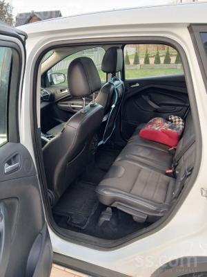 White Ford Kuga 2013 in Riga, with an engine capacity of 2.00 L and mileage of 196 thousand km for 5450 €, photo 7 on AUTOMOTO.COM.LV