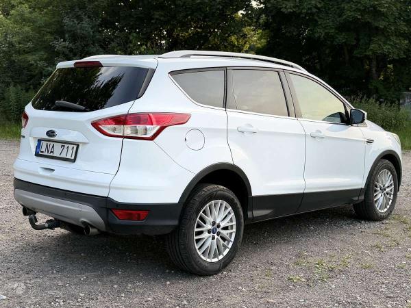 White Ford Kuga 2013 in Vilnius, with an engine capacity of 2.00 L and mileage of 255 thousand km for 6400 €, photo 5 on AUTOMOTO.COM.LV