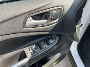 Balts Ford Kuga 2013 Kauņa, ar dzinēja tilpumu 1.99 L un nobraukumu 144 tūkst. km par 3900 €, foto 31 vietnē AUTOMOTO.COM.LV