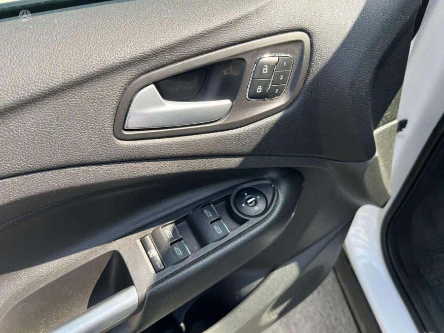 Balts Ford Kuga 2013 Kauņa, ar dzinēja tilpumu 1.99 L un nobraukumu 144 tūkst. km par 3900 €, foto 31 vietnē AUTOMOTO.COM.LV