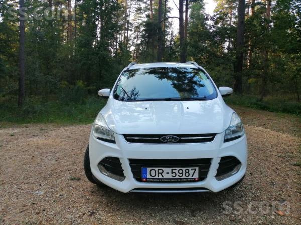 White Ford Kuga 2013 in Riga, with an engine capacity of 2.00 L and mileage of 225 thousand km for 5987 €, photo 3 on AUTOMOTO.COM.LV
