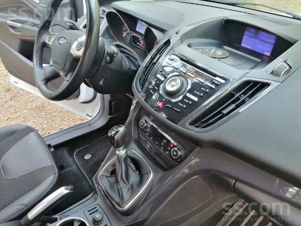 White Ford Kuga 2013 in Riga, with an engine capacity of 2.00 L and mileage of 225 thousand km for 5987 €, photo 8 on AUTOMOTO.COM.LV