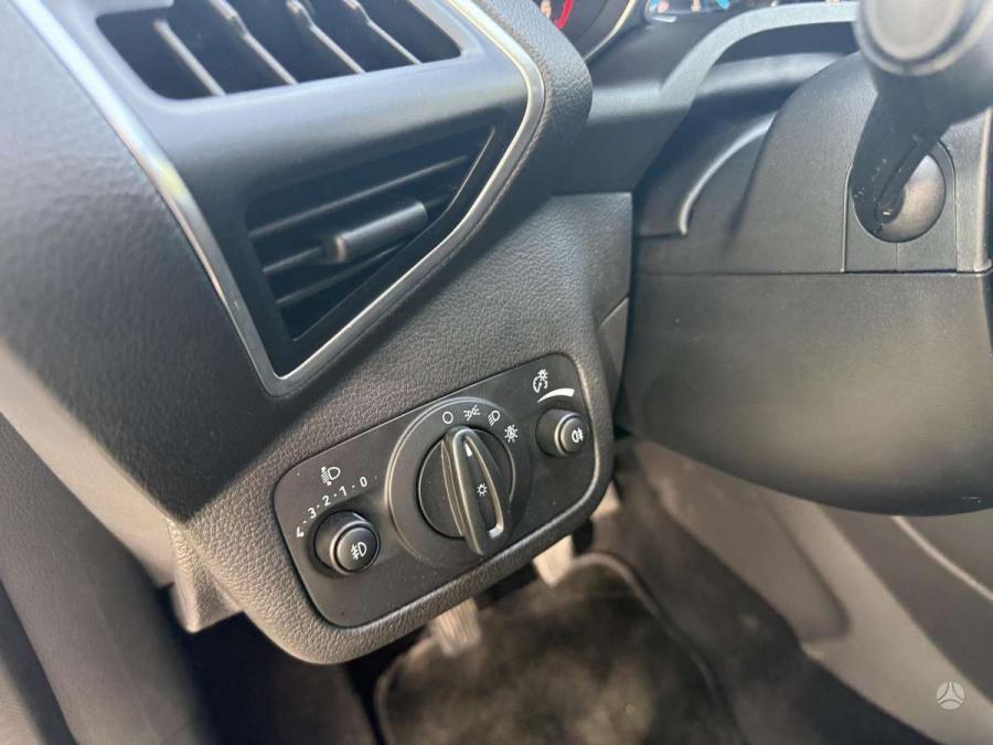 White Ford Kuga 2013 in Taurage, with an engine capacity of 2.00 L and mileage of 225 thousand km for 6200 €, photo 13 on AUTOMOTO.COM.LV