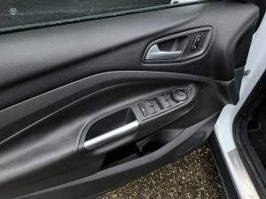 Balts Ford Kuga 2013 Šauļi, ar dzinēja tilpumu 2.00 L un nobraukumu 240 tūkst. km par 5999 €, foto 18 vietnē AUTOMOTO.COM.LV