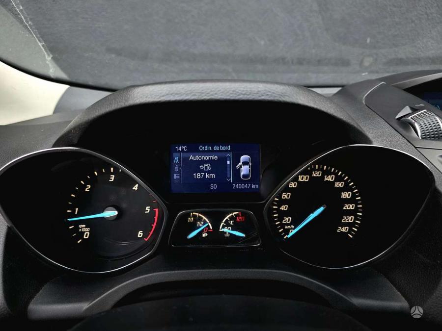 Balts Ford Kuga 2013 Šauļi, ar dzinēja tilpumu 2.00 L un nobraukumu 240 tūkst. km par 5999 €, foto 29 vietnē AUTOMOTO.COM.LV