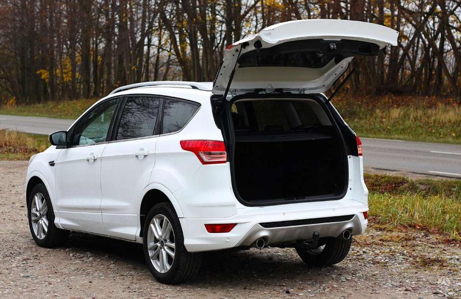 White Ford Kuga 2014 in Kretinga, with an engine capacity of 2.00 L and mileage of 154 thousand km for 8999 €, photo 14 on AUTOMOTO.COM.LV