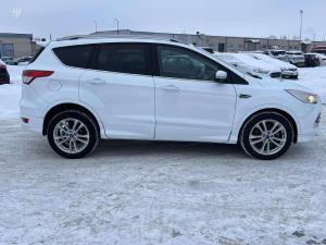 White Ford Kuga 2014 in Taurage, with an engine capacity of 2.00 L and mileage of 280 thousand km for 6999 €, photo 8 on AUTOMOTO.COM.LV