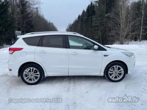 White Ford Kuga 2014 in Tallinn, with an engine capacity of 2.00 L and mileage of 259 thousand km for 7200 €, photo 4 on AUTOMOTO.COM.LV