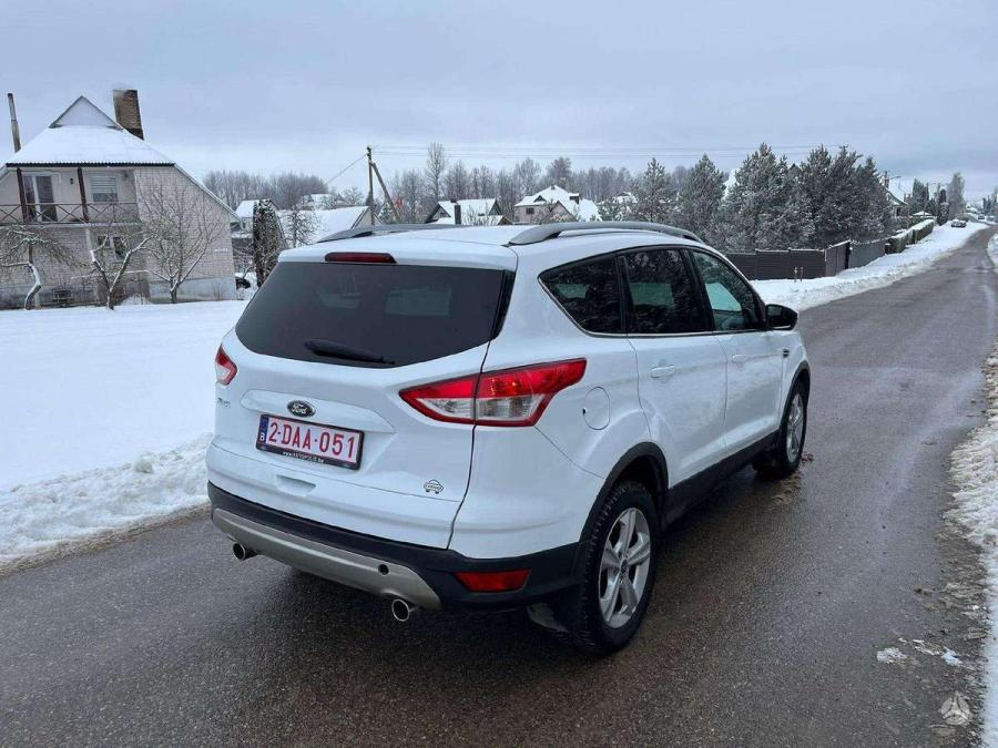 White Ford Kuga 2014 in Utena, with an engine capacity of 2.00 L and mileage of 240 thousand km for 6250 €, photo 5 on AUTOMOTO.COM.LV