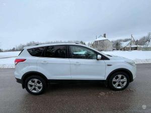 White Ford Kuga 2014 in Utena, with an engine capacity of 2.00 L and mileage of 240 thousand km for 6250 €, photo 6 on AUTOMOTO.COM.LV