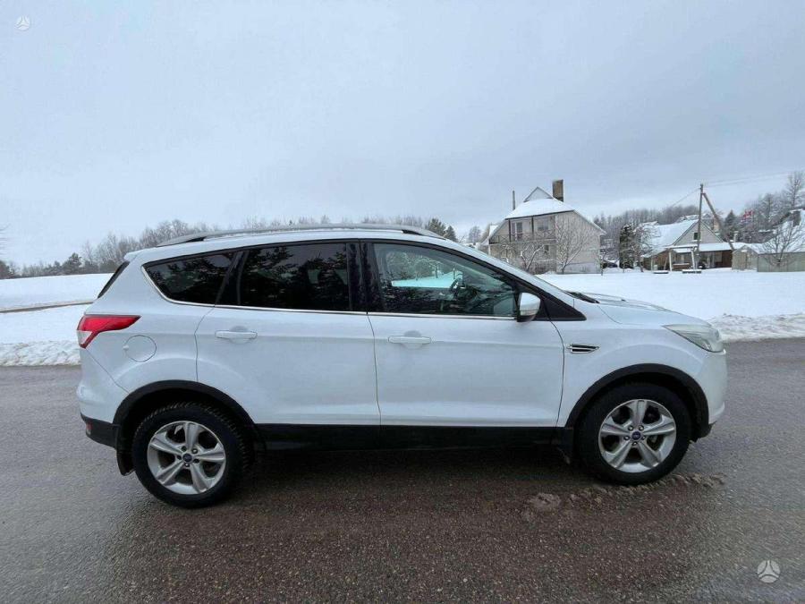 White Ford Kuga 2014 in Utena, with an engine capacity of 2.00 L and mileage of 240 thousand km for 6250 €, photo 6 on AUTOMOTO.COM.LV