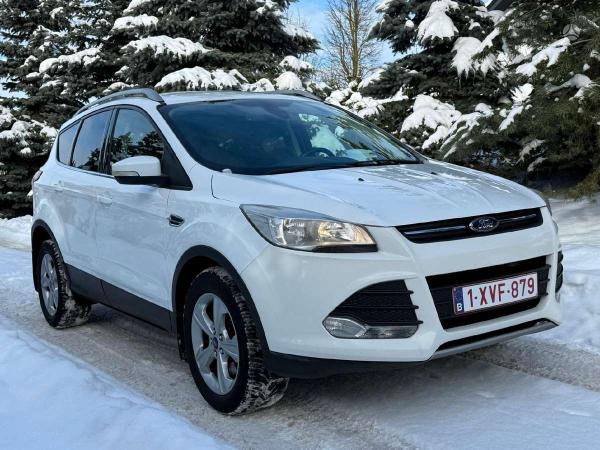 White Ford Kuga 2014 in Utena, with an engine capacity of 2.00 L and mileage of 240 thousand km for 6300 €, photo 3 on AUTOMOTO.COM.LV