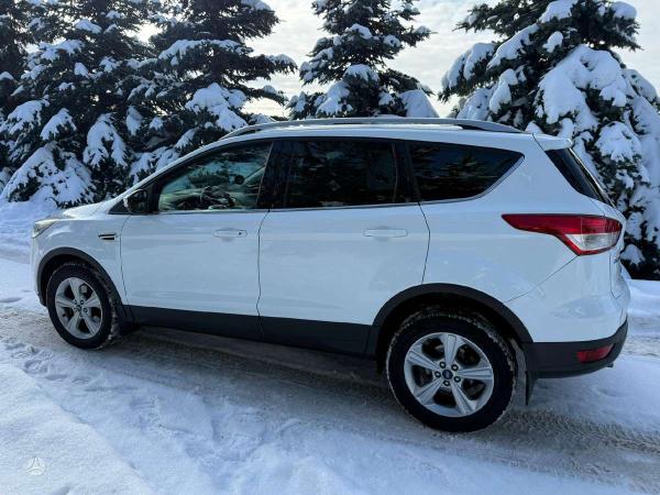 White Ford Kuga 2014 in Utena, with an engine capacity of 2.00 L and mileage of 240 thousand km for 6300 €, photo 6 on AUTOMOTO.COM.LV
