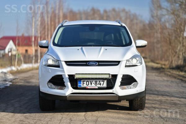 White Ford Kuga 2014 in Dobele, with an engine capacity of 2.00 L and mileage of 200 thousand km for 7450 €, photo 1 on AUTOMOTO.COM.LV