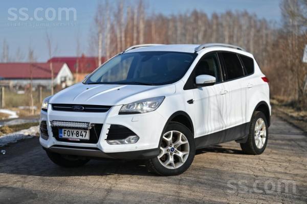 White Ford Kuga 2014 in Dobele, with an engine capacity of 2.00 L and mileage of 200 thousand km for 7450 €, photo 4 on AUTOMOTO.COM.LV