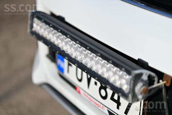 White Ford Kuga 2014 in Dobele, with an engine capacity of 2.00 L and mileage of 200 thousand km for 7450 €, photo 5 on AUTOMOTO.COM.LV