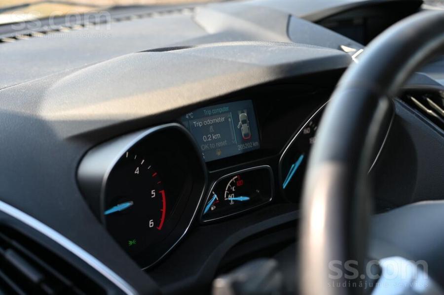 White Ford Kuga 2014 in Dobele, with an engine capacity of 2.00 L and mileage of 200 thousand km for 7450 €, photo 13 on AUTOMOTO.COM.LV