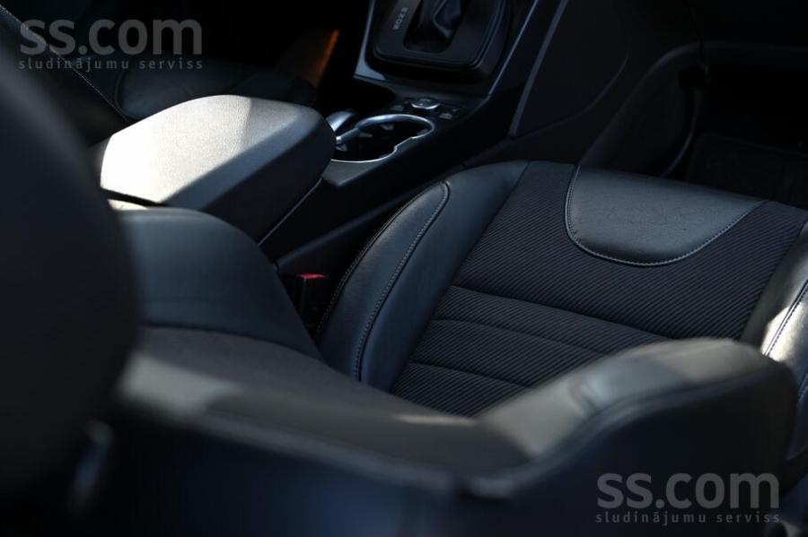 White Ford Kuga 2014 in Dobele, with an engine capacity of 2.00 L and mileage of 200 thousand km for 7450 €, photo 16 on AUTOMOTO.COM.LV
