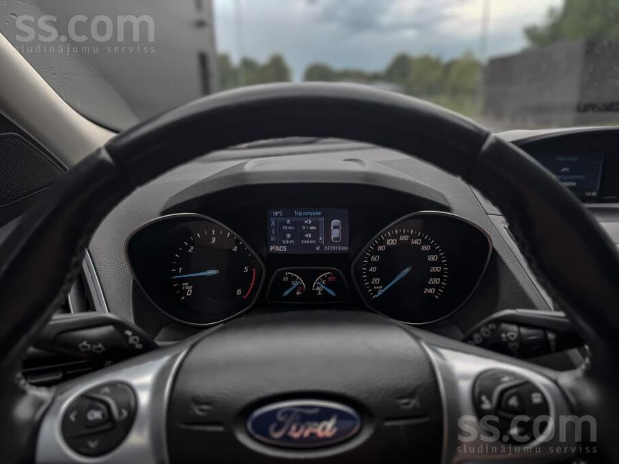 Balts Ford Kuga 2014 Jelgava, ar dzinēja tilpumu 2.00 L un nobraukumu 240 tūkst. km par 7995 €, foto 14 vietnē AUTOMOTO.COM.LV