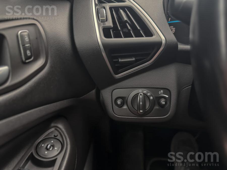 Balts Ford Kuga 2014 Jelgava, ar dzinēja tilpumu 2.00 L un nobraukumu 240 tūkst. km par 7995 €, foto 15 vietnē AUTOMOTO.COM.LV