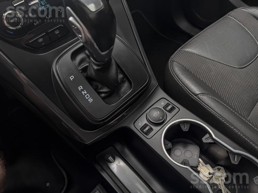 Balts Ford Kuga 2014 Jelgava, ar dzinēja tilpumu 2.00 L un nobraukumu 240 tūkst. km par 7995 €, foto 16 vietnē AUTOMOTO.COM.LV