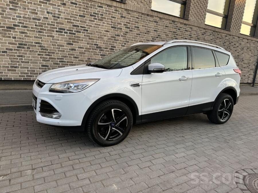 White Ford Kuga 2014 in Tukums, with an engine capacity of 2.00 L and mileage of 151 thousand km for 8990 €, photo 7 on AUTOMOTO.COM.LV