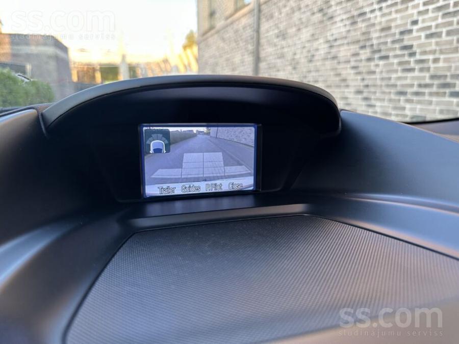 White Ford Kuga 2014 in Tukums, with an engine capacity of 2.00 L and mileage of 151 thousand km for 8990 €, photo 28 on AUTOMOTO.COM.LV