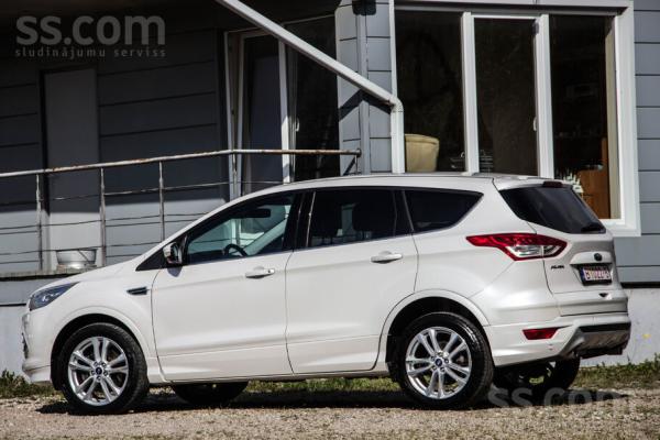White Ford Kuga 2014 in Tukums, with an engine capacity of 2.00 L and mileage of 166 thousand km for 9500 €, photo 3 on AUTOMOTO.COM.LV