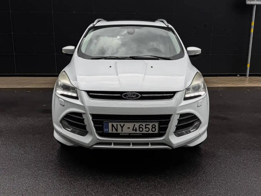White Ford Kuga 2014 in Jelgava, with an engine capacity of 2.20 L and mileage of 240 thousand km for 7995 €, photo 3 on AUTOMOTO.COM.LV